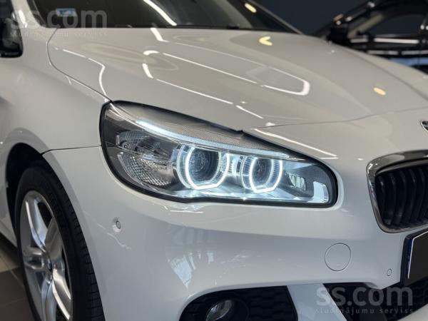 White BMW 220 2016 in Riga, with an engine capacity of 2.00 L and mileage of 104 thousand km for 14990 €, photo 8 on AUTOMOTO.COM.LV