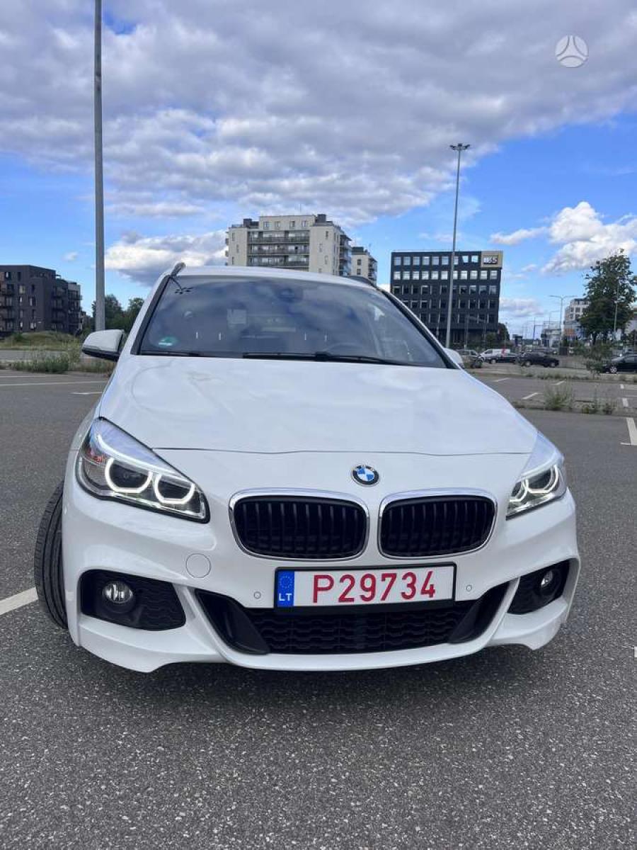 White BMW 220 2016 in Vilnius, with an engine capacity of 2.00 L and mileage of 261 thousand km for 11500 €, photo 3 on AUTOMOTO.COM.LV
