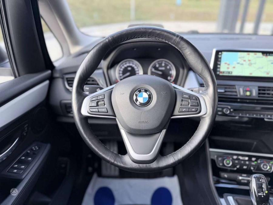 White BMW 220 2018 in Vilnius, with an engine capacity of 2.00 L and mileage of 220 thousand km for 12600 €, photo 19 on AUTOMOTO.COM.LV