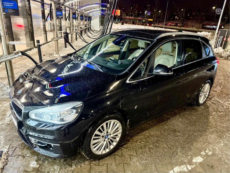 Black BMW 225 Active Tourer 2016 in Vilnius, with an engine capacity of 1.50 L and mileage of 100 thousand km for 11500 €, photo 1 on AUTOMOTO.COM.LV