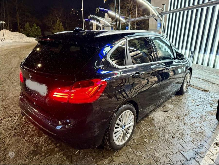 Black BMW 225 Active Tourer 2016 in Vilnius, with an engine capacity of 1.50 L and mileage of 100 thousand km for 11500 €, photo 5 on AUTOMOTO.COM.LV