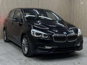 Melns BMW 225 Active Tourer 2020 Marijampole, ar dzinēja tilpumu 1.50 L un nobraukumu 53 tūkst. km par 16800 €, foto  vietnē AUTOMOTO.COM.LV