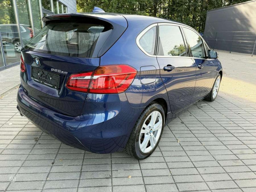 Blue BMW 225 Active Tourer 2021 in Kaunas, with an engine capacity of 1.50 L and mileage of 158 thousand km for 14900 €, photo 4 on AUTOMOTO.COM.LV