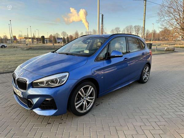 Blue BMW 225 Active Tourer 2018 in Taurage, with an engine capacity of 1.50 L and mileage of 123 thousand km for 12900 €, photo 1 on AUTOMOTO.COM.LV