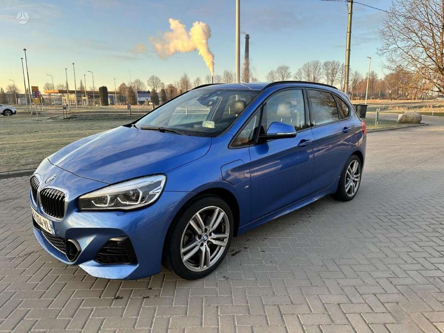 Blue BMW 225 Active Tourer 2018 in Taurage, with an engine capacity of 1.50 L and mileage of 123 thousand km for 12900 €, photo 1 on AUTOMOTO.COM.LV