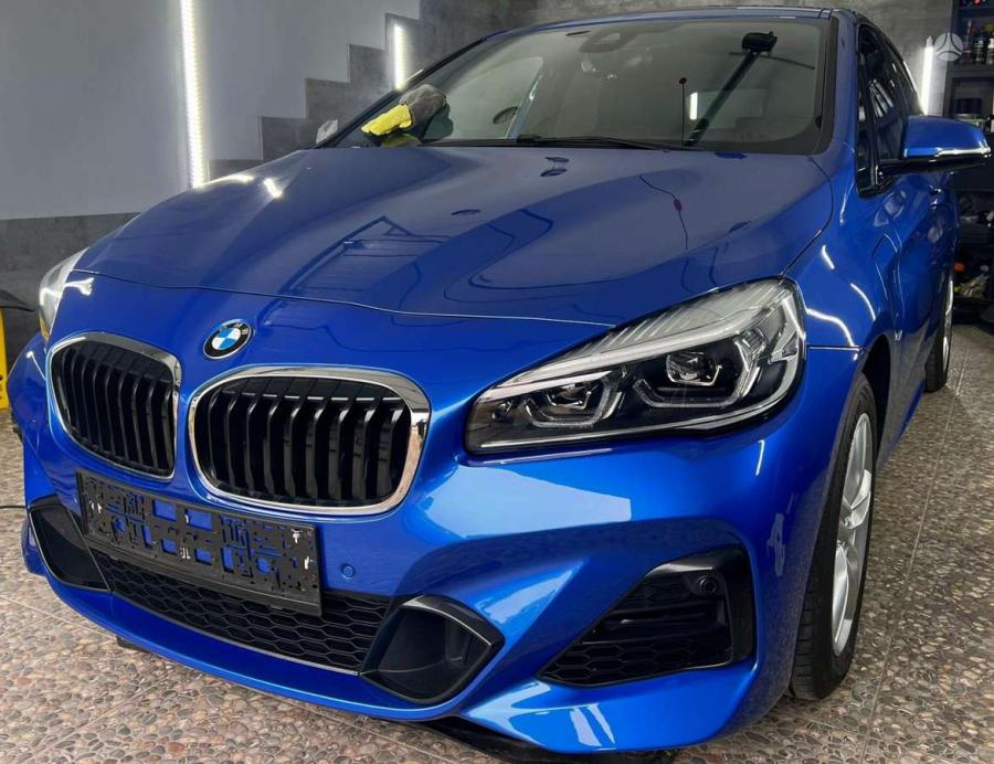 Blue BMW 225 Active Tourer 2018 in Utena, with an engine capacity of 1.50 L and mileage of 135 thousand km for 14300 €, photo 1 on AUTOMOTO.COM.LV
