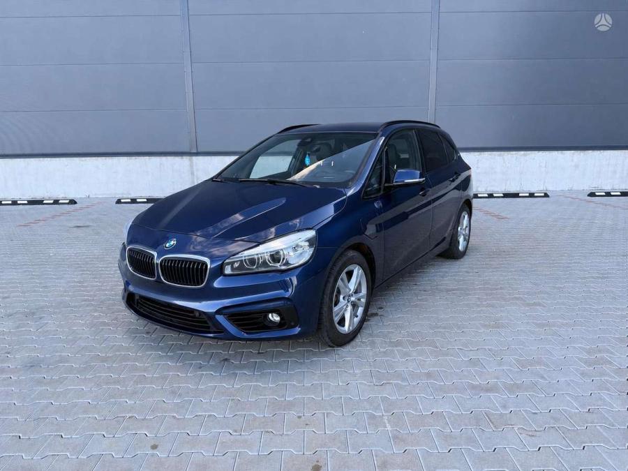 Zils BMW 225 Active Tourer 2018 Šauļi, ar dzinēja tilpumu 1.50 L un nobraukumu 250 tūkst. km par 7799 €, foto 1 vietnē AUTOMOTO.COM.LV