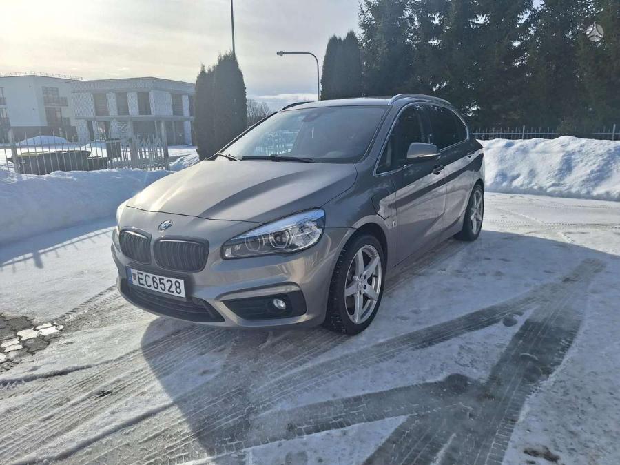 Brown BMW 225 Active Tourer 2017 in Klaipeda, with an engine capacity of 1.50 L and mileage of 80 thousand km for 12999 €, photo 1 on AUTOMOTO.COM.LV