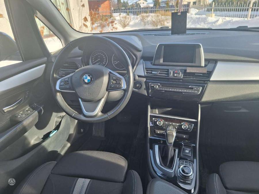 Brown BMW 225 Active Tourer 2017 in Klaipeda, with an engine capacity of 1.50 L and mileage of 80 thousand km for 12999 €, photo 9 on AUTOMOTO.COM.LV