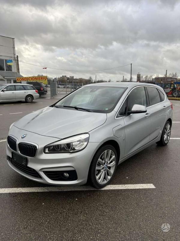 Pelēks BMW 225 Active Tourer 2017 Panevēža, ar dzinēja tilpumu 1.50 L un nobraukumu 109 tūkst. km par 12200 €, foto 1 vietnē AUTOMOTO.COM.LV