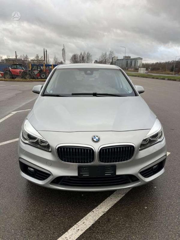 Pelēks BMW 225 Active Tourer 2017 Panevēža, ar dzinēja tilpumu 1.50 L un nobraukumu 109 tūkst. km par 12200 €, foto 2 vietnē AUTOMOTO.COM.LV