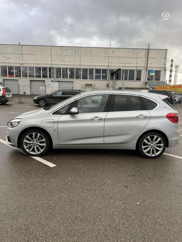 Pelēks BMW 225 Active Tourer 2017 Panevēža, ar dzinēja tilpumu 1.50 L un nobraukumu 109 tūkst. km par 12200 €, foto 8 vietnē AUTOMOTO.COM.LV