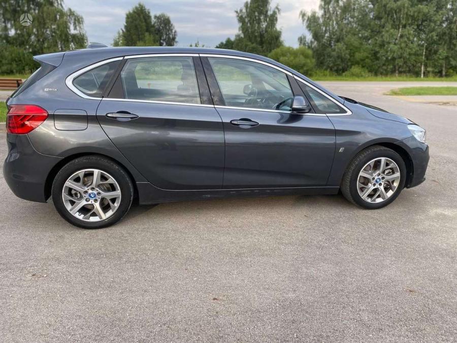 Pelēks BMW 225 Active Tourer 2017 Tauragė, ar dzinēja tilpumu 1.50 L un nobraukumu 71 tūkst. km par 9900 €, foto 5 vietnē AUTOMOTO.COM.LV