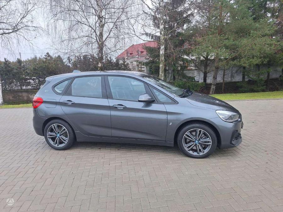 Grey BMW 225 Active Tourer 2019 in Kaunas, with an engine capacity of 1.50 L and mileage of 186 thousand km for 12500 €, photo 8 on AUTOMOTO.COM.LV
