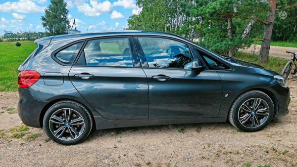 Grey BMW 225 Active Tourer 2019 in Klaipeda, with an engine capacity of 1.50 L and mileage of 188 thousand km for 10500 €, photo 5 on AUTOMOTO.COM.LV