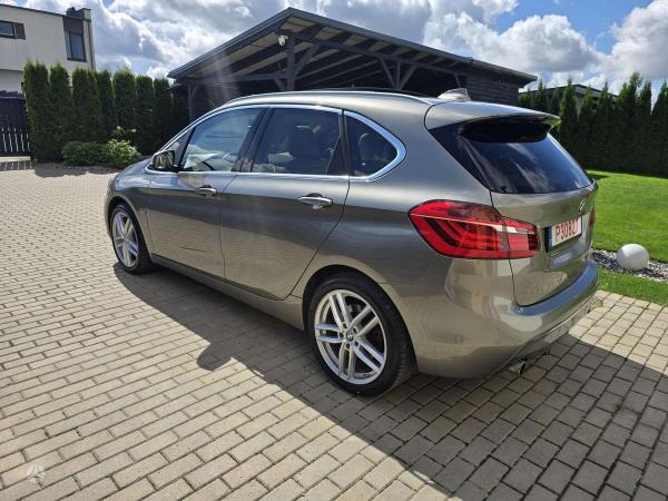 BMW 225 Active Tourer 2015 in Vilnius on AUTOMOTO.COM.LV Grey BMW 225 Active Tourer 2015 in Vilnius, with an engine capacity of 2.00 L and mileage of 253 thousand km for 8450 €, photo 3 on AUTOMOTO.COM.LV