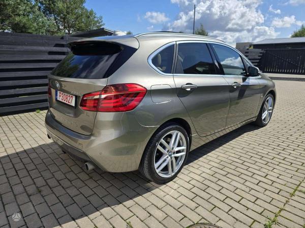 BMW 225 Active Tourer 2015 in Vilnius on AUTOMOTO.COM.LV Grey BMW 225 Active Tourer 2015 in Vilnius, with an engine capacity of 2.00 L and mileage of 253 thousand km for 8450 €, photo 5 on AUTOMOTO.COM.LV