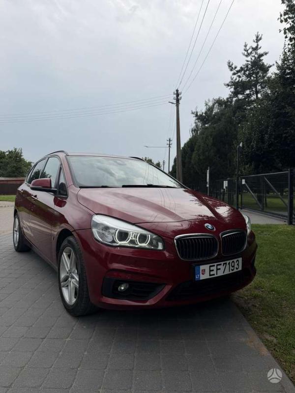Red BMW 225 Active Tourer 2017 in Kaunas, with an engine capacity of 0.00 L and mileage of 139 thousand km for 9800 €, photo 3 on AUTOMOTO.COM.LV