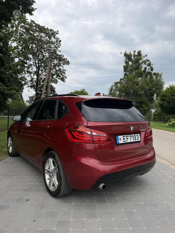 Red BMW 225 Active Tourer 2017 in Kaunas, with an engine capacity of 0.00 L and mileage of 139 thousand km for 9800 €, photo 4 on AUTOMOTO.COM.LV