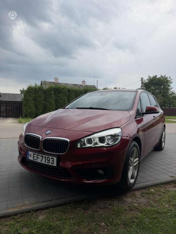Red BMW 225 Active Tourer 2017 in Kaunas, with an engine capacity of 0.00 L and mileage of 139 thousand km for 9800 €, photo 5 on AUTOMOTO.COM.LV