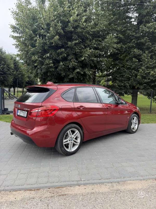 Red BMW 225 Active Tourer 2017 in Kaunas, with an engine capacity of 0.00 L and mileage of 139 thousand km for 9800 €, photo 7 on AUTOMOTO.COM.LV