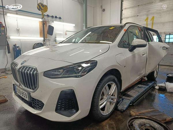 Balts BMW 225 Active Tourer 2025 Panevēža, ar dzinēja tilpumu 1.50 L un nobraukumu 10 tūkst. km par 12900 €, foto 1 vietnē AUTOMOTO.COM.LV