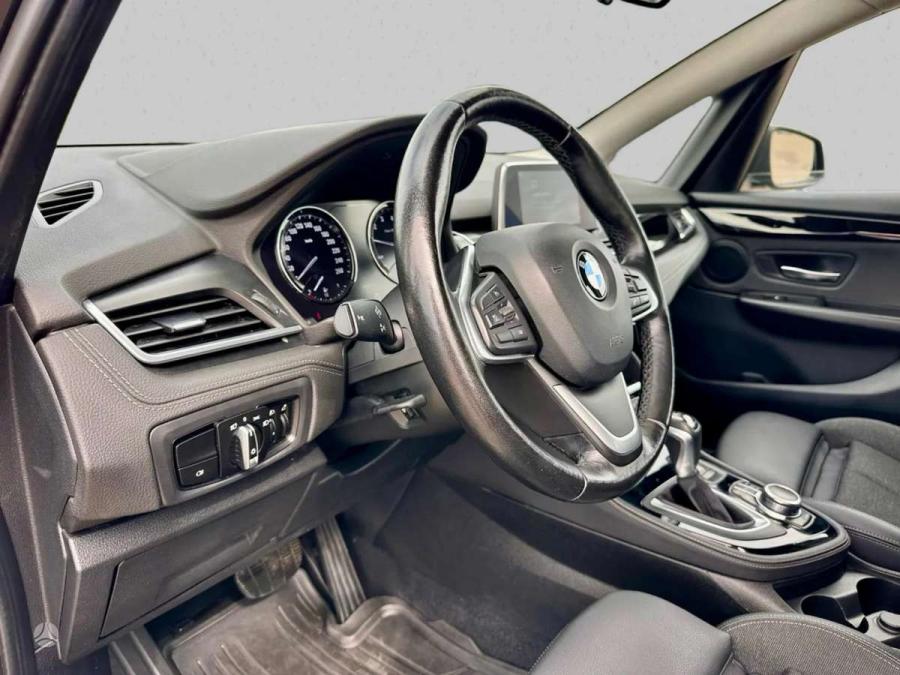Melns BMW 225 2018 Marijampole, ar dzinēja tilpumu 1.50 L un nobraukumu 132 tūkst. km par 9250 €, foto 11 vietnē AUTOMOTO.COM.LV