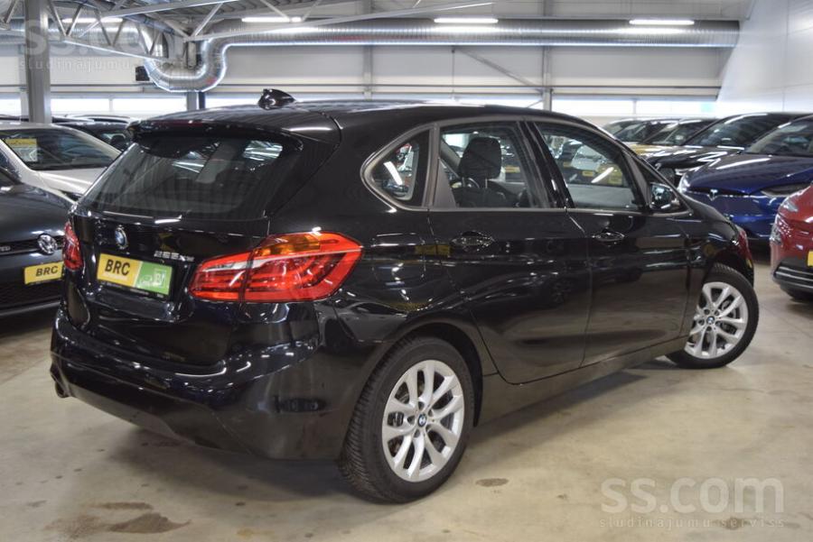 Black BMW 225 2021 in Riga, with an engine capacity of 1.50 L and mileage of 134 thousand km for 15900 €, photo 3 on AUTOMOTO.COM.LV