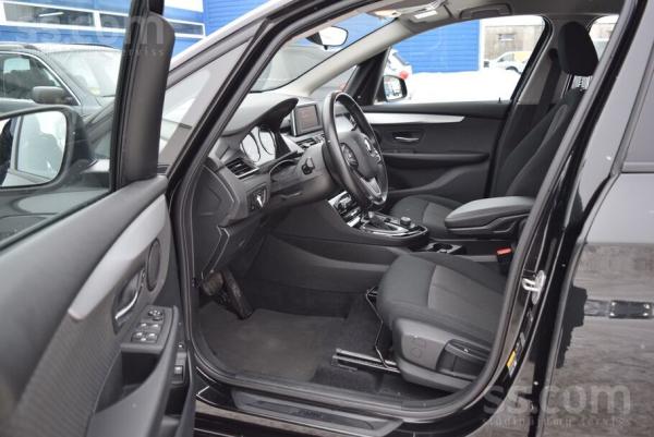 Black BMW 225 2021 in Riga, with an engine capacity of 1.50 L and mileage of 134 thousand km for 15900 €, photo 3 on AUTOMOTO.COM.LV