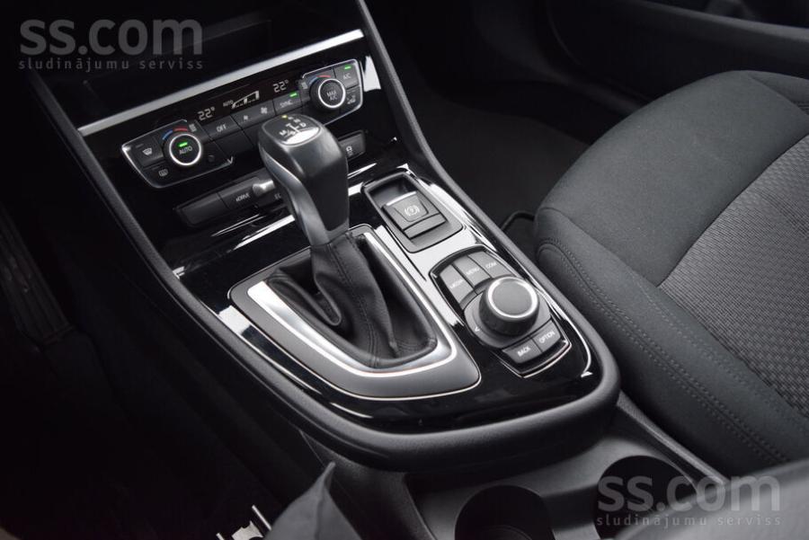 Black BMW 225 2021 in Riga, with an engine capacity of 1.50 L and mileage of 134 thousand km for 15900 €, photo 6 on AUTOMOTO.COM.LV