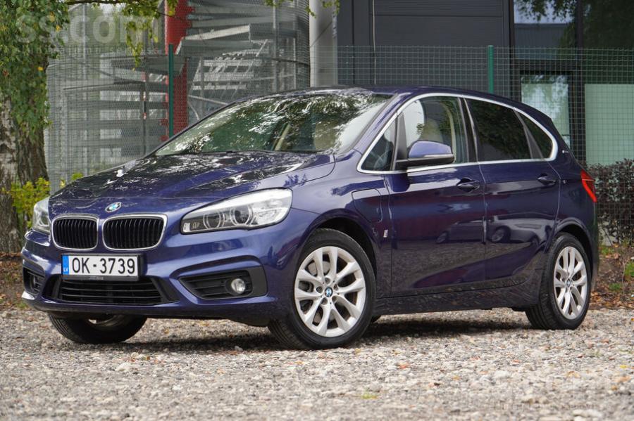 Blue BMW 225 2016 in Riga, with an engine capacity of 1.50 L and mileage of 158 thousand km for 13790 €, photo 3 on AUTOMOTO.COM.LV