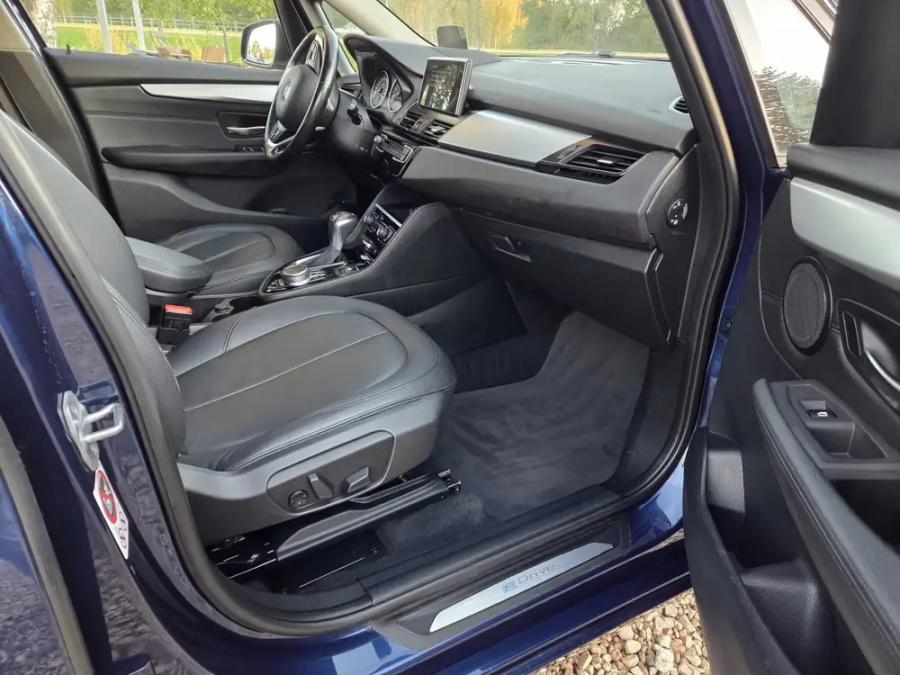 Blue BMW 225 2017 in Jelgava, with an engine capacity of 1.50 L and mileage of 186 thousand km for 11200 €, photo 12 on AUTOMOTO.COM.LV