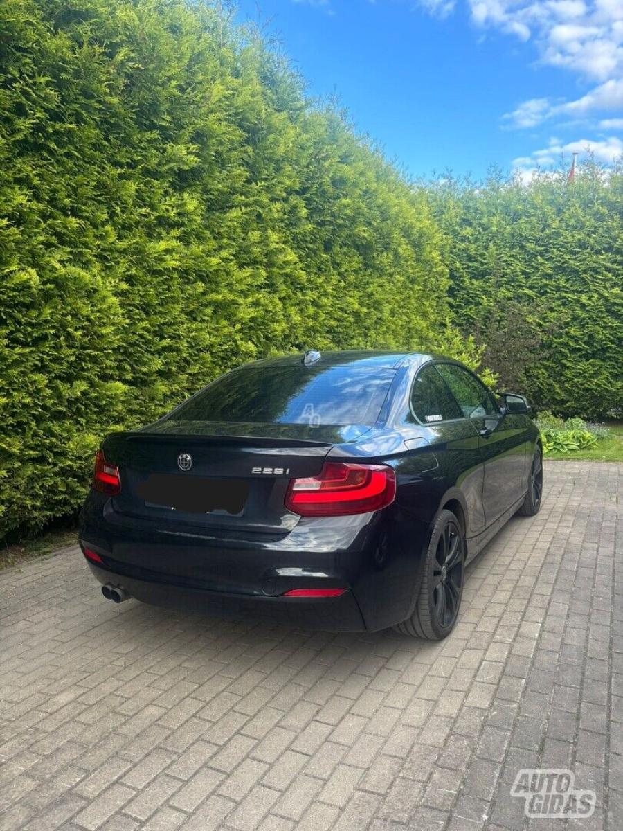 Black BMW 228 2016 in Vilnius, with an engine capacity of 2.00 L and mileage of 115 thousand km for 13500 €, photo 4 on AUTOMOTO.COM.LV