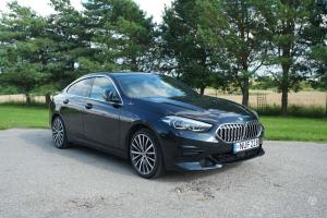 Melns BMW 228 Gran Coupe 2022 Kauņa, ar dzinēja tilpumu 2.00 L un nobraukumu 68 tūkst. km par 23500 €, foto  vietnē AUTOMOTO.COM.LV