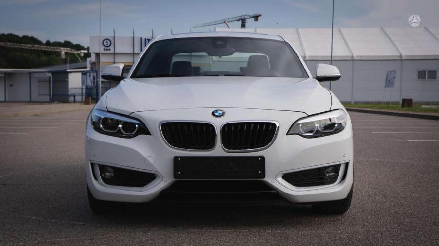 White BMW 230 2019 in Vilnius, with an engine capacity of 0.00 L and mileage of 88 thousand km for 16500 €, photo 1 on AUTOMOTO.COM.LV