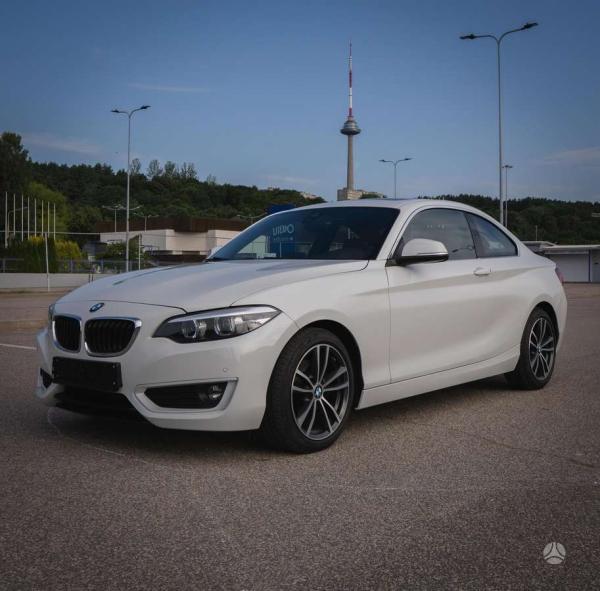 White BMW 230 2019 in Vilnius, with an engine capacity of 0.00 L and mileage of 88 thousand km for 16500 €, photo 3 on AUTOMOTO.COM.LV