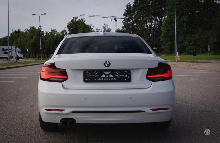 White BMW 230 2019 in Vilnius, with an engine capacity of 0.00 L and mileage of 88 thousand km for 16500 €, photo 5 on AUTOMOTO.COM.LV