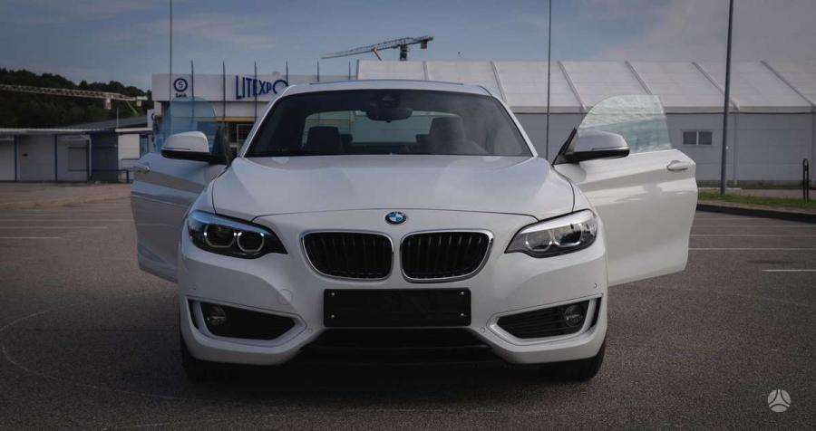 White BMW 230 2019 in Vilnius, with an engine capacity of 0.00 L and mileage of 88 thousand km for 16500 €, photo 6 on AUTOMOTO.COM.LV