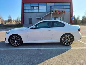 White BMW 230 2023 in Utena, with an engine capacity of 2.00 L and mileage of 17 thousand km for 29800 €, photo 4 on AUTOMOTO.COM.LV