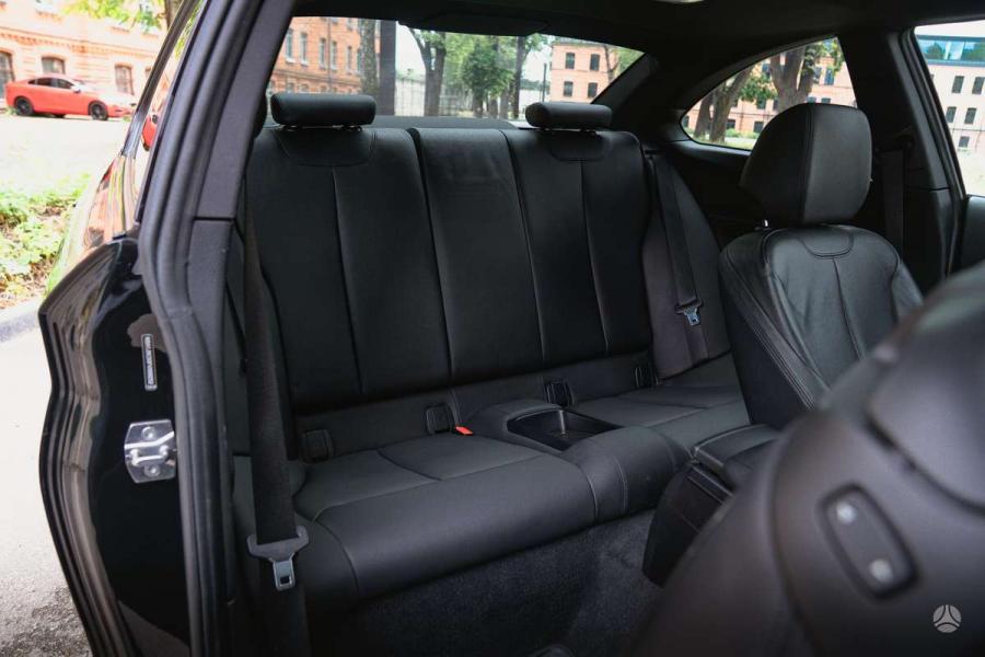 Black BMW 235 2015 in Kaunas, with an engine capacity of 2.98 L and mileage of 110 thousand km for 20999 €, photo 21 on AUTOMOTO.COM.LV