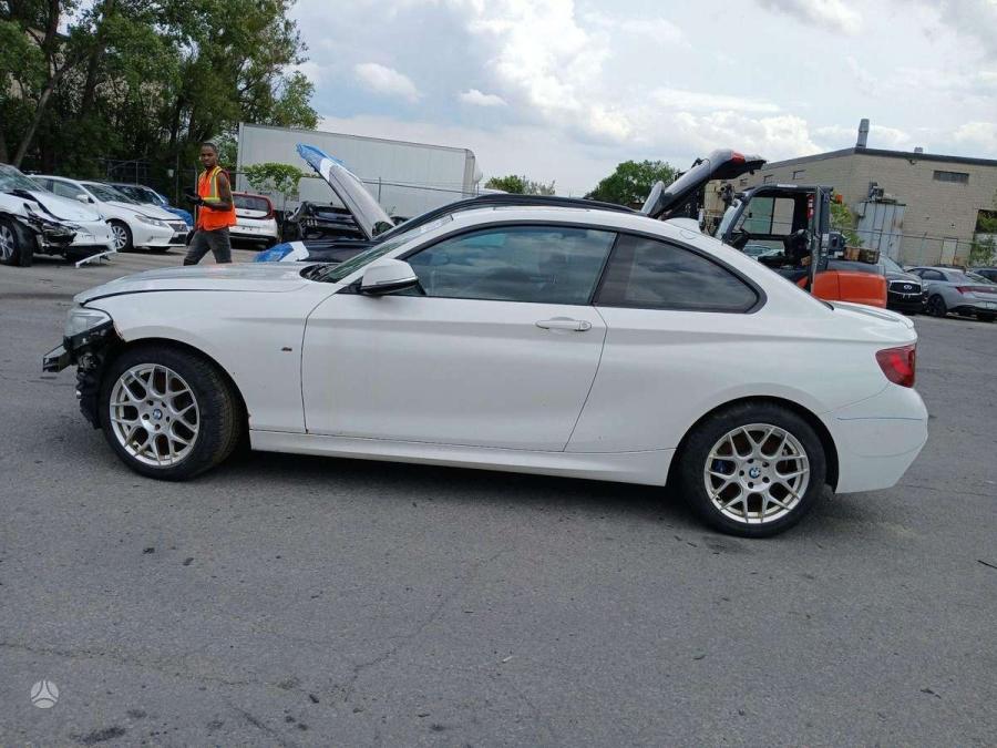 White BMW 235 2015 in Vilnius, with an engine capacity of 3.00 L and mileage of 162 thousand km for 6700 €, photo 3 on AUTOMOTO.COM.LV