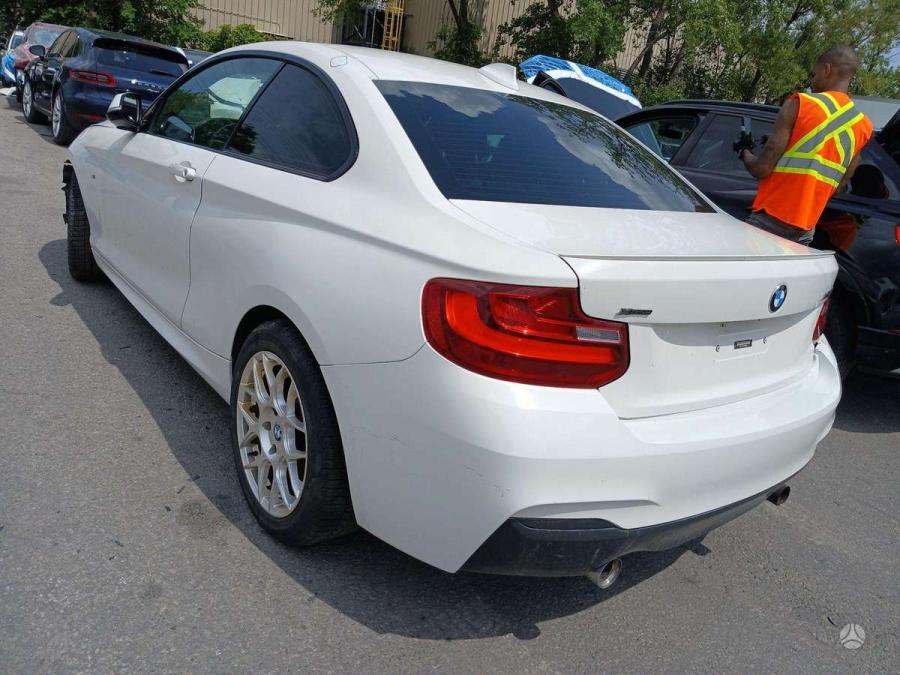White BMW 235 2015 in Vilnius, with an engine capacity of 3.00 L and mileage of 162 thousand km for 6700 €, photo 4 on AUTOMOTO.COM.LV