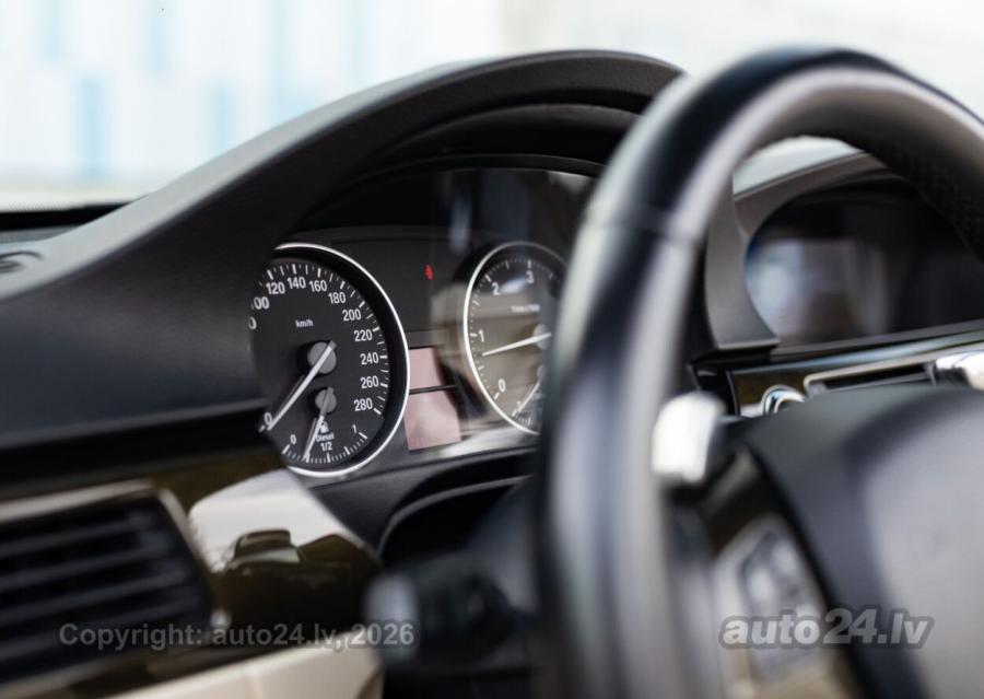 Smilšu krāsa BMW 3 Series 2008 Tallina, ar dzinēja tilpumu 3.00 L un nobraukumu 274 tūkst. km par 8990 €, foto 23 vietnē AUTOMOTO.COM.LV