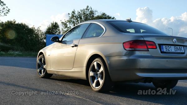 Smilšu krāsa BMW 3 Series 2007 Tallina, ar dzinēja tilpumu 3.00 L un nobraukumu 354 tūkst. km par 4999 €, foto 7 vietnē AUTOMOTO.COM.LV