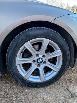 Smilšu krāsa BMW 3 Series 2013 Tallina, ar dzinēja tilpumu 2.00 L un nobraukumu 280 tūkst. km par 10900 €, foto 14 vietnē AUTOMOTO.COM.LV