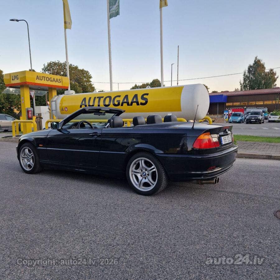 Melns BMW 3 Series 2003 Tallina, ar dzinēja tilpumu 2.00 L un nobraukumu 235 tūkst. km par 3890 €, foto 1 vietnē AUTOMOTO.COM.LV