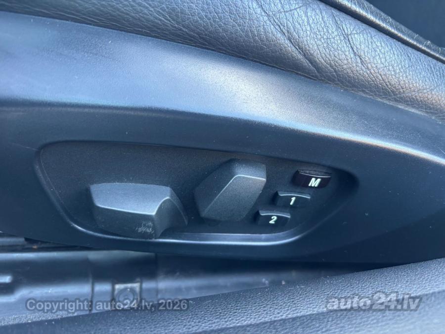Black BMW 3 Series 2008 in Tallinn, with an engine capacity of 3.00 L and mileage of 330 thousand km for 7490 €, photo 17 on AUTOMOTO.COM.LV