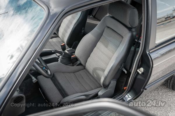 Melns BMW 3 Series 1985 Tallina, ar dzinēja tilpumu 2.00 L un nobraukumu 316 tūkst. km par 19890 €, foto 9 vietnē AUTOMOTO.COM.LV