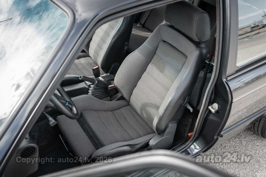 Black BMW 3 Series 1985 in Tallinn, with an engine capacity of 2.00 L and mileage of 316 thousand km for 19890 €, photo 9 on AUTOMOTO.COM.LV