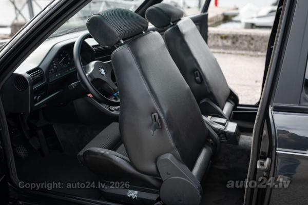Melns BMW 3 Series 1985 Tallina, ar dzinēja tilpumu 2.00 L un nobraukumu 316 tūkst. km par 19890 €, foto 11 vietnē AUTOMOTO.COM.LV